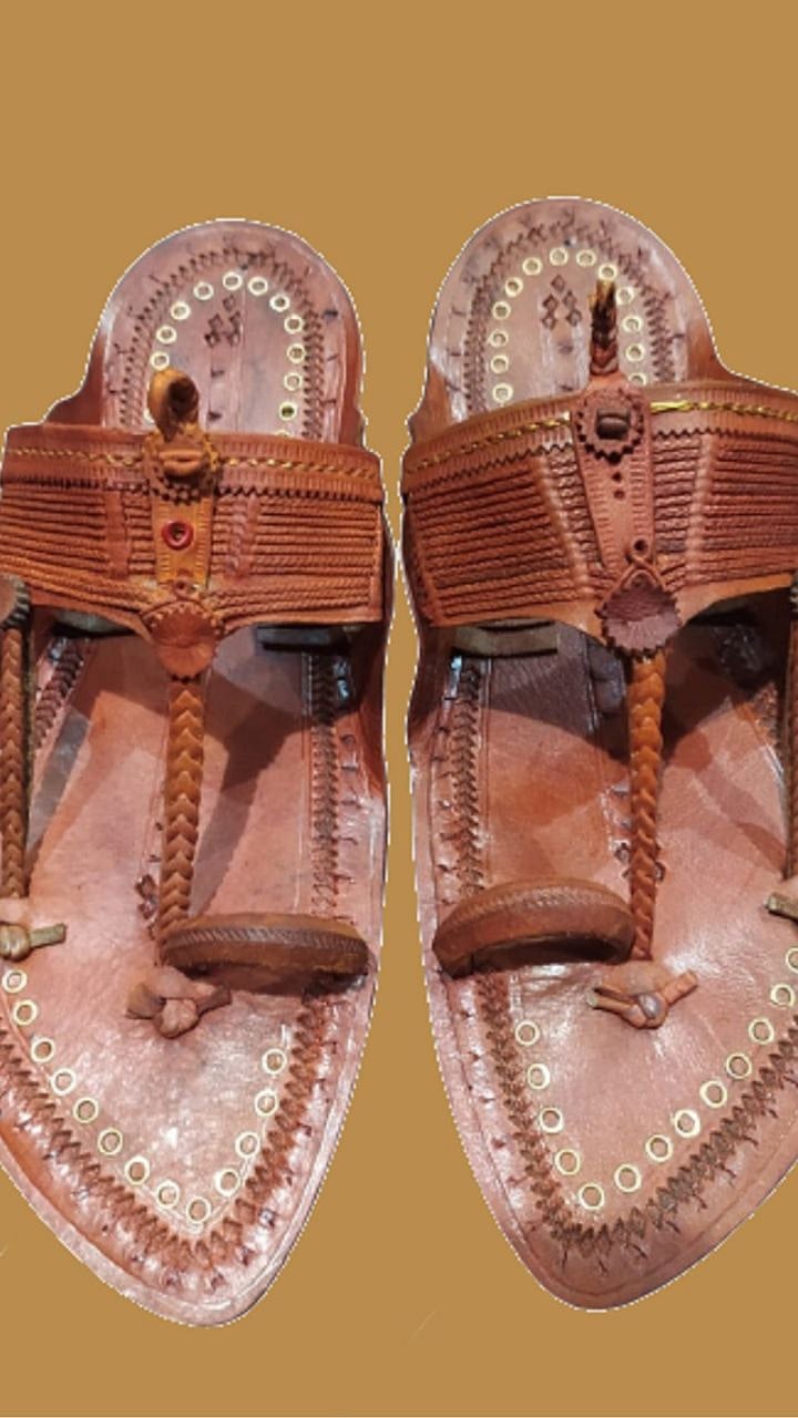 Kolhapuri Chappal : कोल्हापुरी पायतान खरं की खोटं कळणार एका क्लिकवर ...
