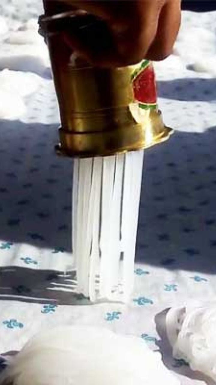 Kurdai Making । वाळवणाच्या कामात महिला दंग । Traditional Maharashtrian ...