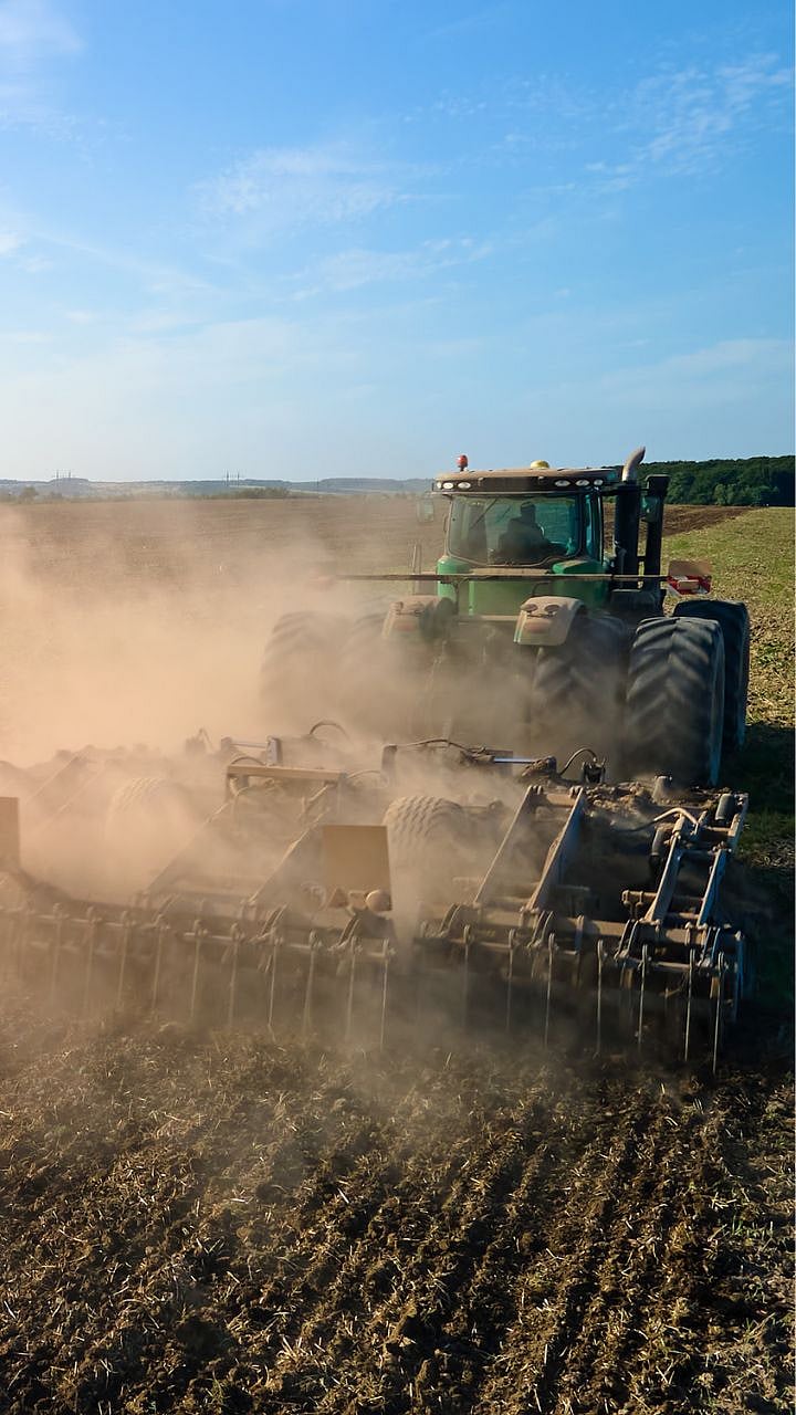 Soil Ploughing : नांगरणी करताना या गोष्टी नक्की लक्षात ठेवा|Keep these ...