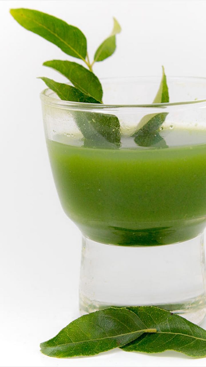 Curry Leaves Water | उपाशी पोटी कढीपत्त्याचं पाणी पिल्यास मिळतील ...