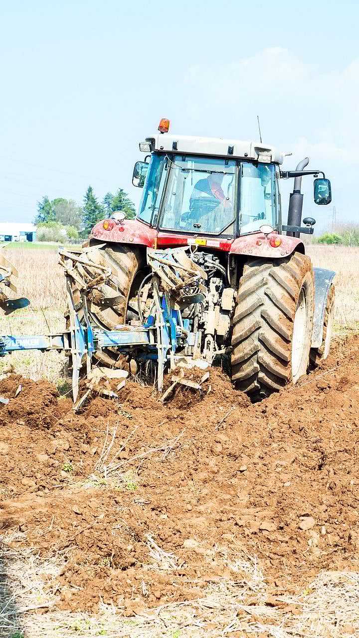 Soil Ploughing : अशी करा कोरडवाहू जमिनीची नांगरट|Plow dry land like this