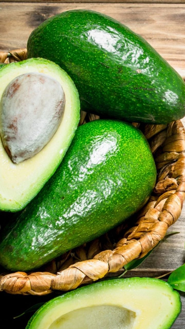 Avocado Fruit : फळातील सूपरफूड एवोकाडो या फळात आहे तरी काय?|health tips ...