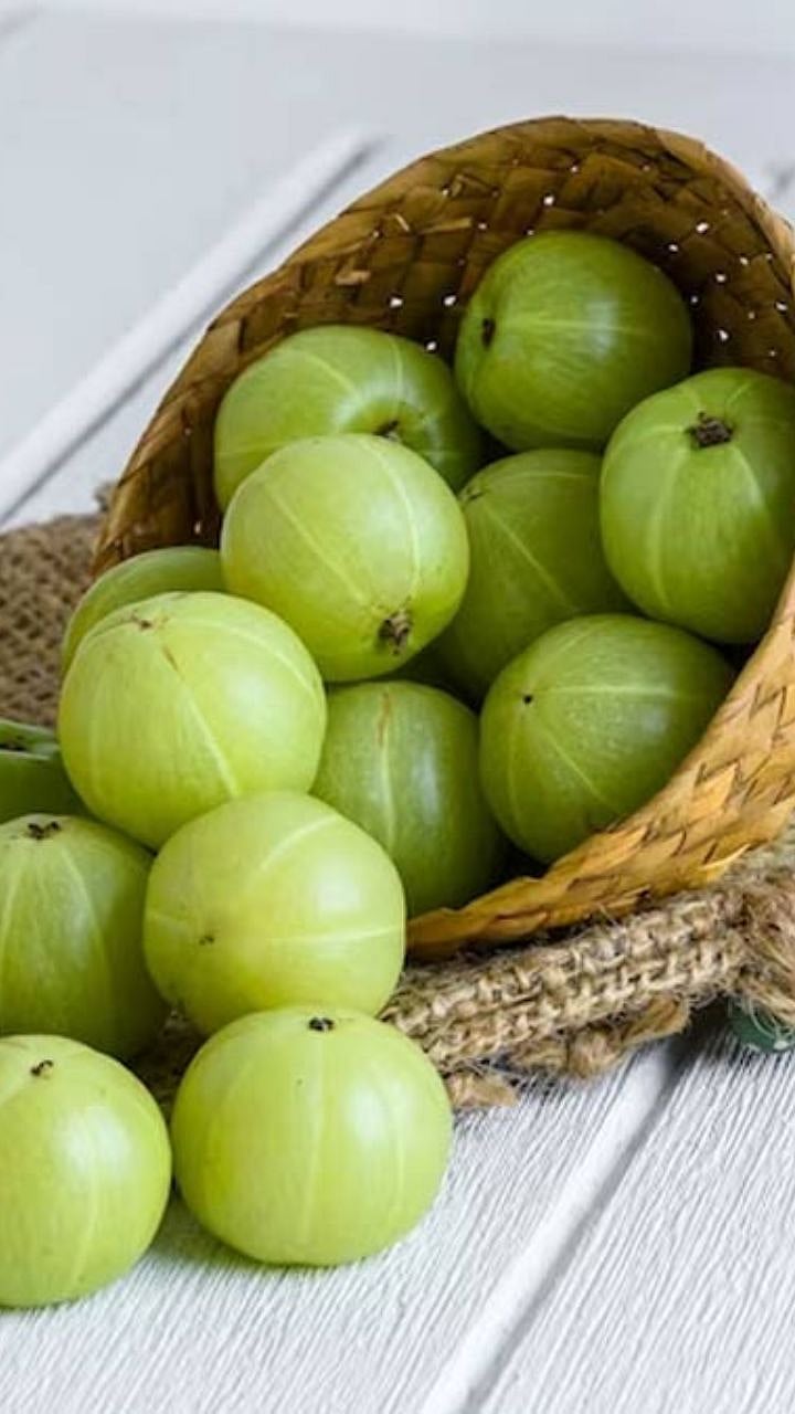 Amla Benefits : स्मरणशक्ती, प्रतिकारशक्ती वाढविण्यासाठी खा आवळा|Eat ...