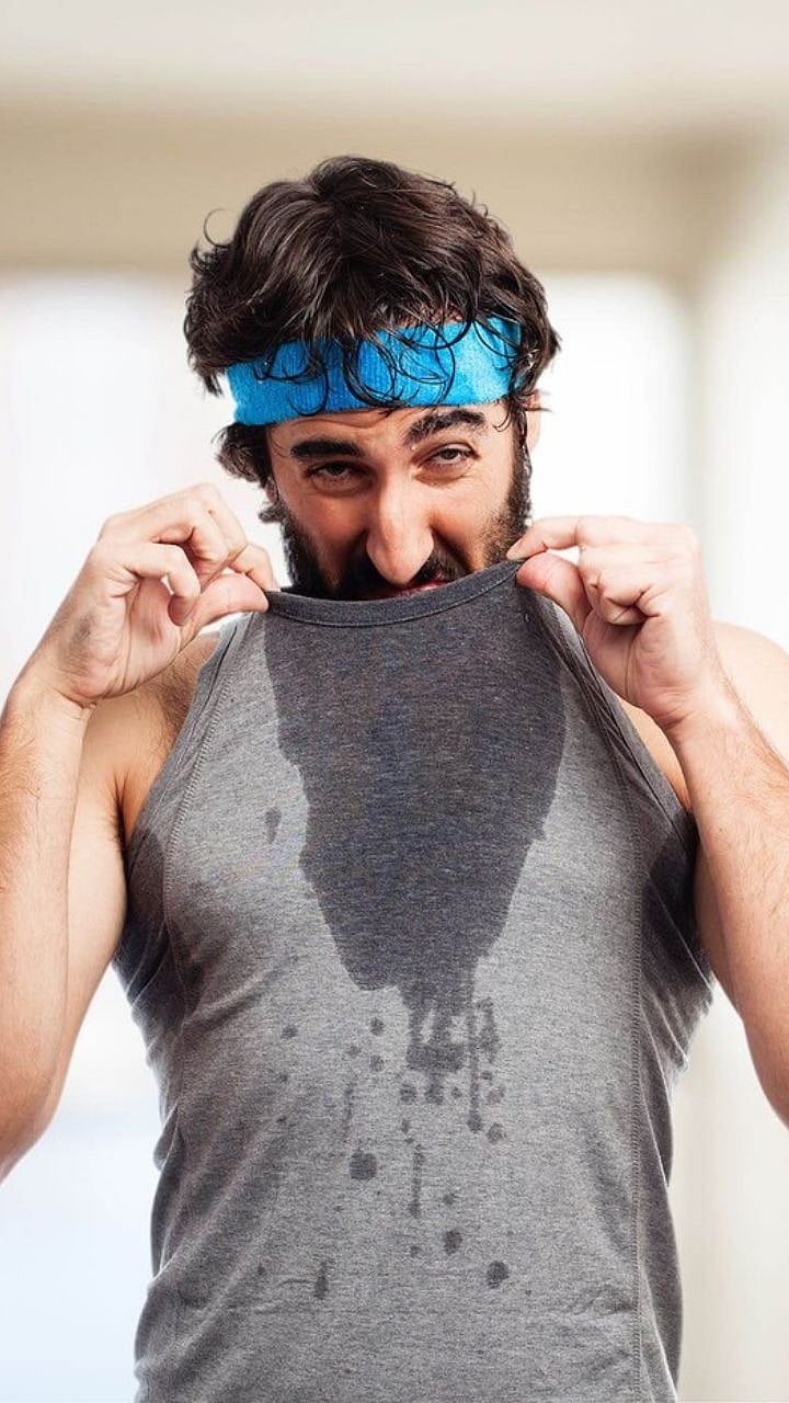 Sweating । अधिक घाम येण्याच्या समस्येने हैराण ; त्वरित करा 'हे' काम ...