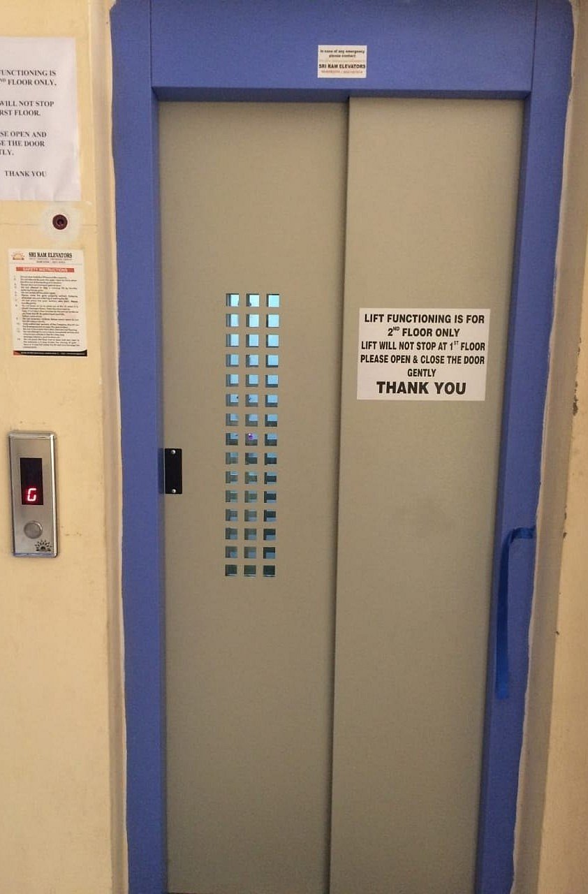 Elevator Lift Stop : अचानक लिफ्ट बंद पडल्यास काय कराल 'या' आहेत सोप्या ...