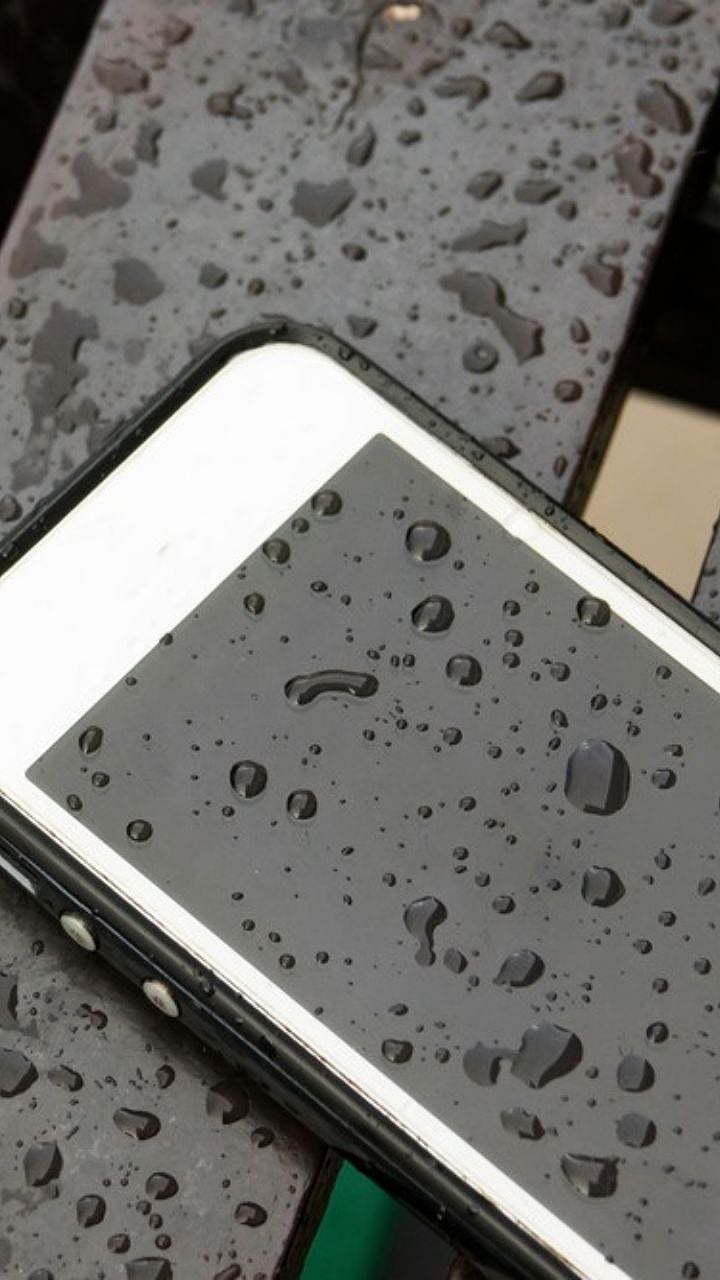 Mobile Care : मोबाईल पावसात भिजल्यास काय करावे, काय करू नये|What to do ...