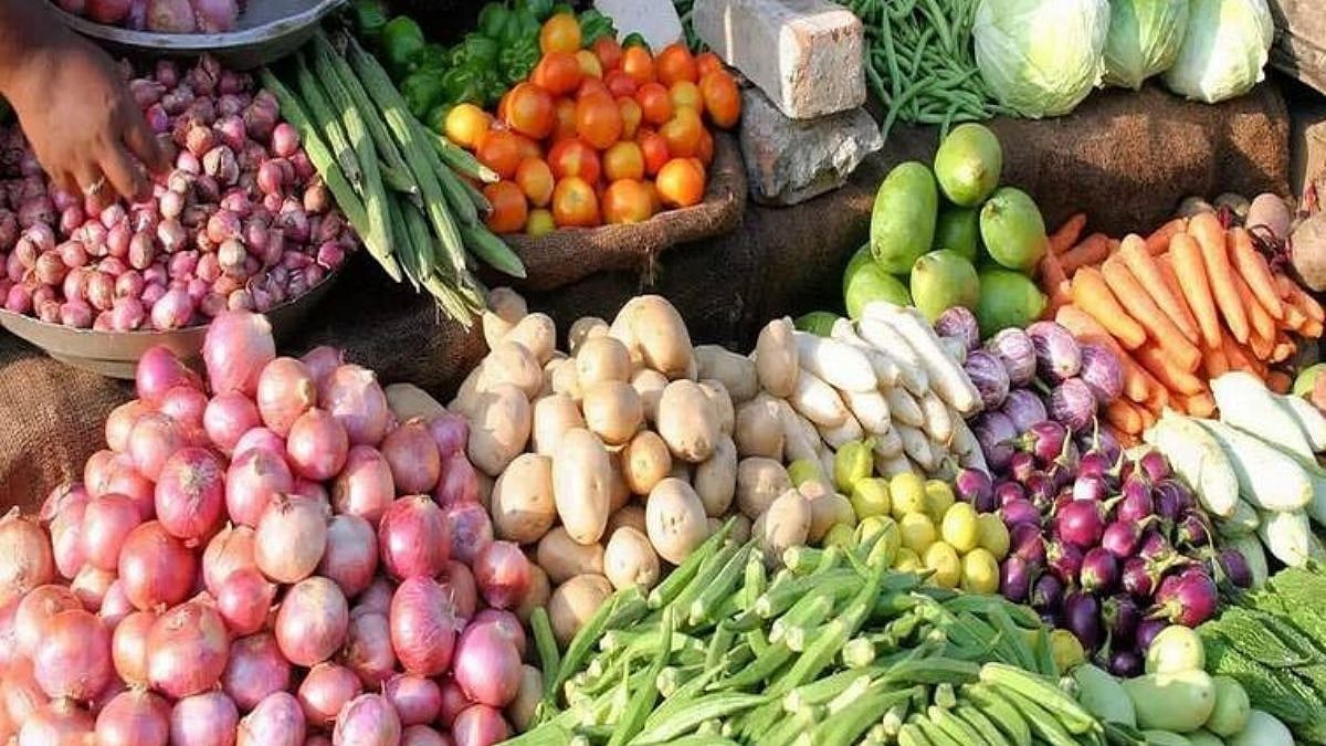 Vegetables Rate : पालेभाज्यांची आवक मंदावली; टोमॅटो दरात वाढ, राघू ...