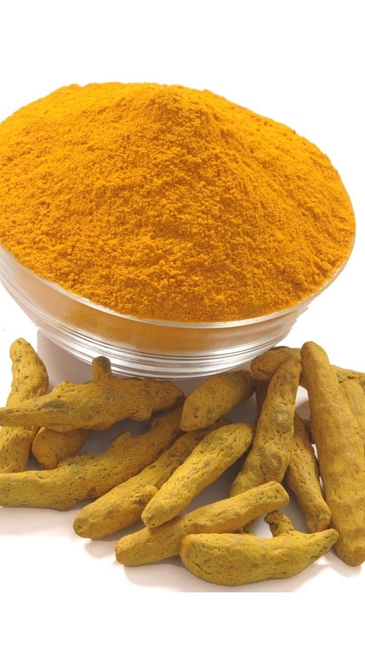 Eating Turmeric : दररोज रिकाम्या पोटी चिमूटभर हळद खा अन् पहा कमाल ...
