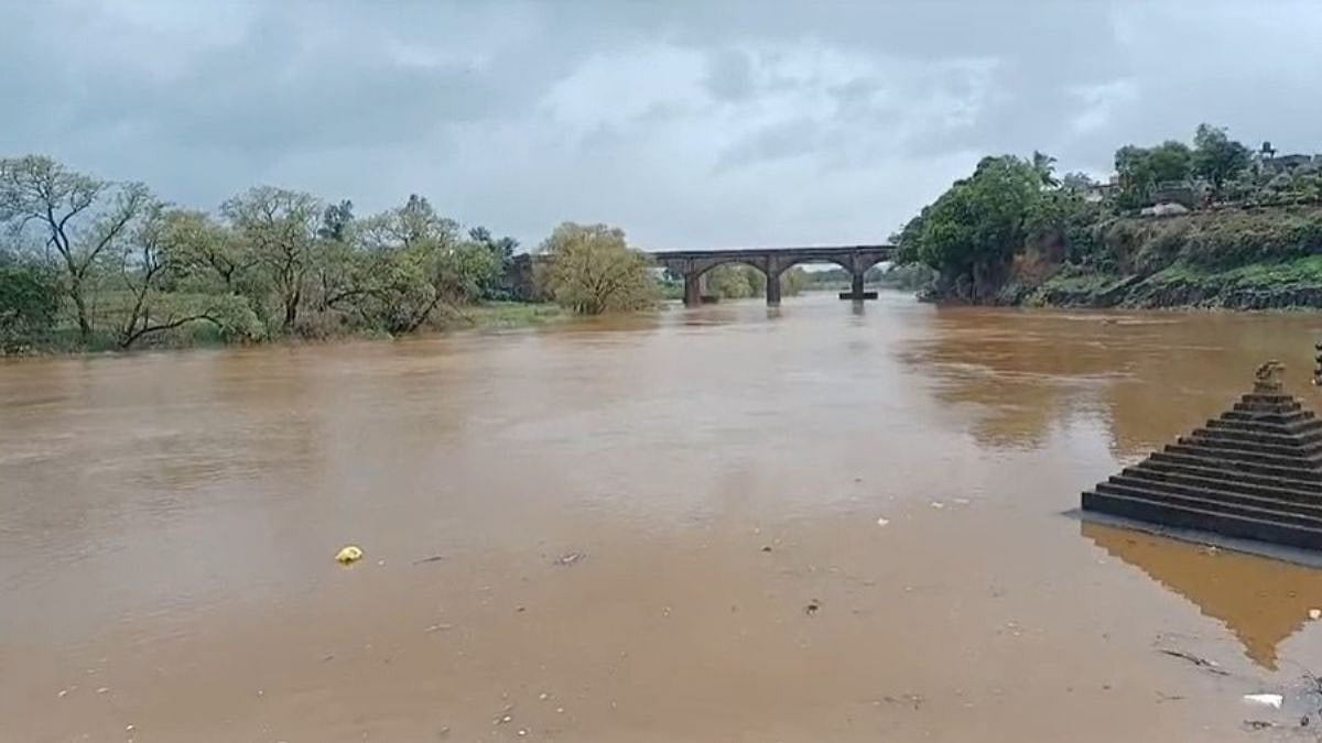 Kolhapur Rain : कोल्हापुरात पावसाचा जोर वाढला; ७ बंधारे पाण्याखाली ...