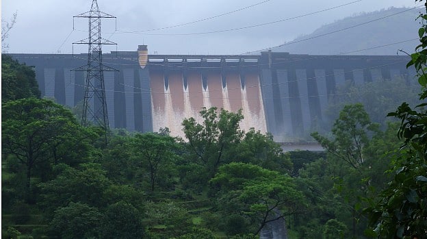 Koyna Dam : महाराष्ट्राची भाग्यलक्ष्मी कोयना धरण शंभर टक्के भरले, ३० ...