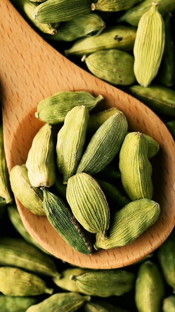 Cardamom Benefits : औषधी ,पाचक, मुखशुद्धी करणारी वेलची |Medicinal ...