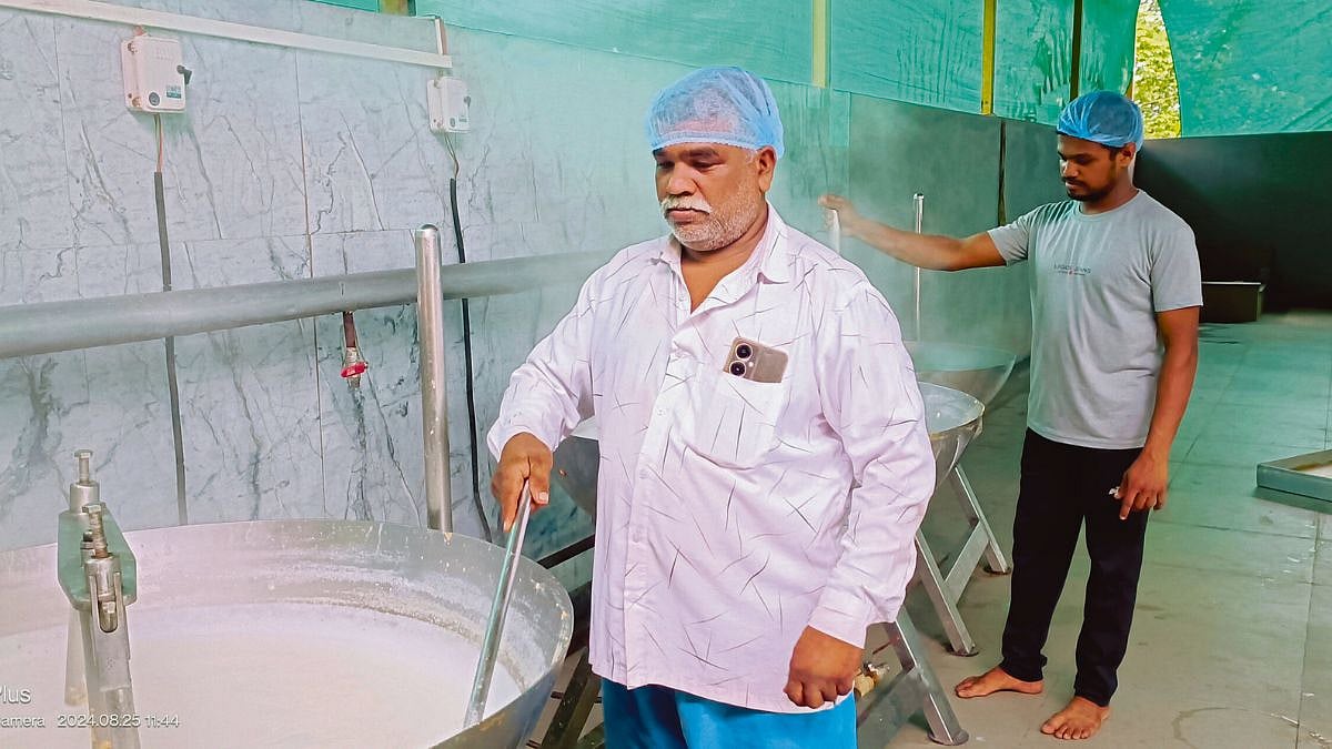 Khoya Production । दुग्ध व्यवसायाला दिली खवा निर्मितीची जोड । Addition ...