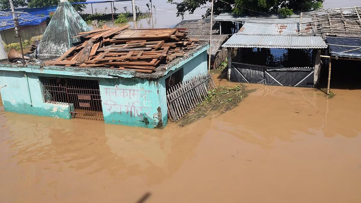 Bihar Flood । बिहारमध्ये पूरस्थिती कायम; बागमती नदीवरील बंधारा फुटला ...