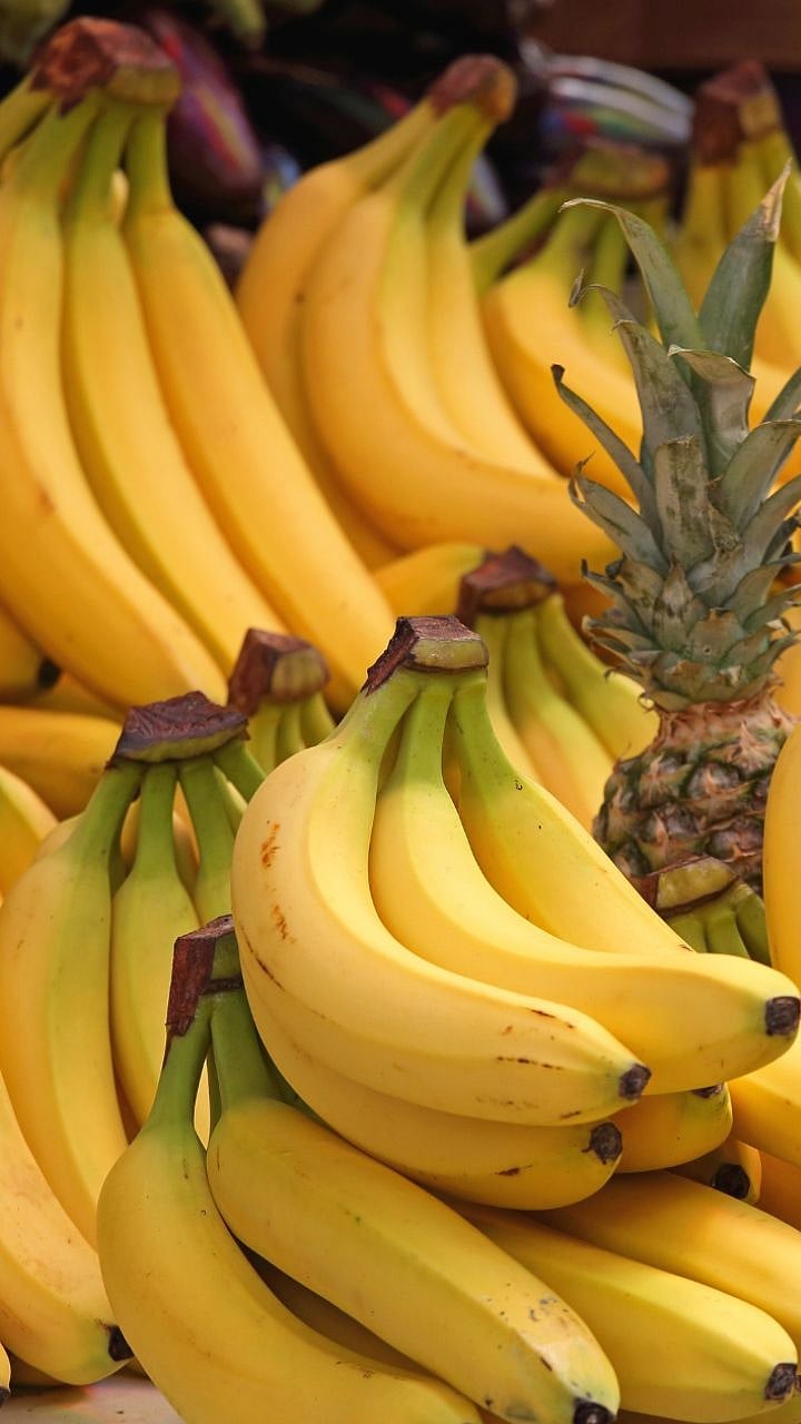 Eat Bananas Before Sleep : रात्री झोपताना केळी खावी की नाही? | Eat ...