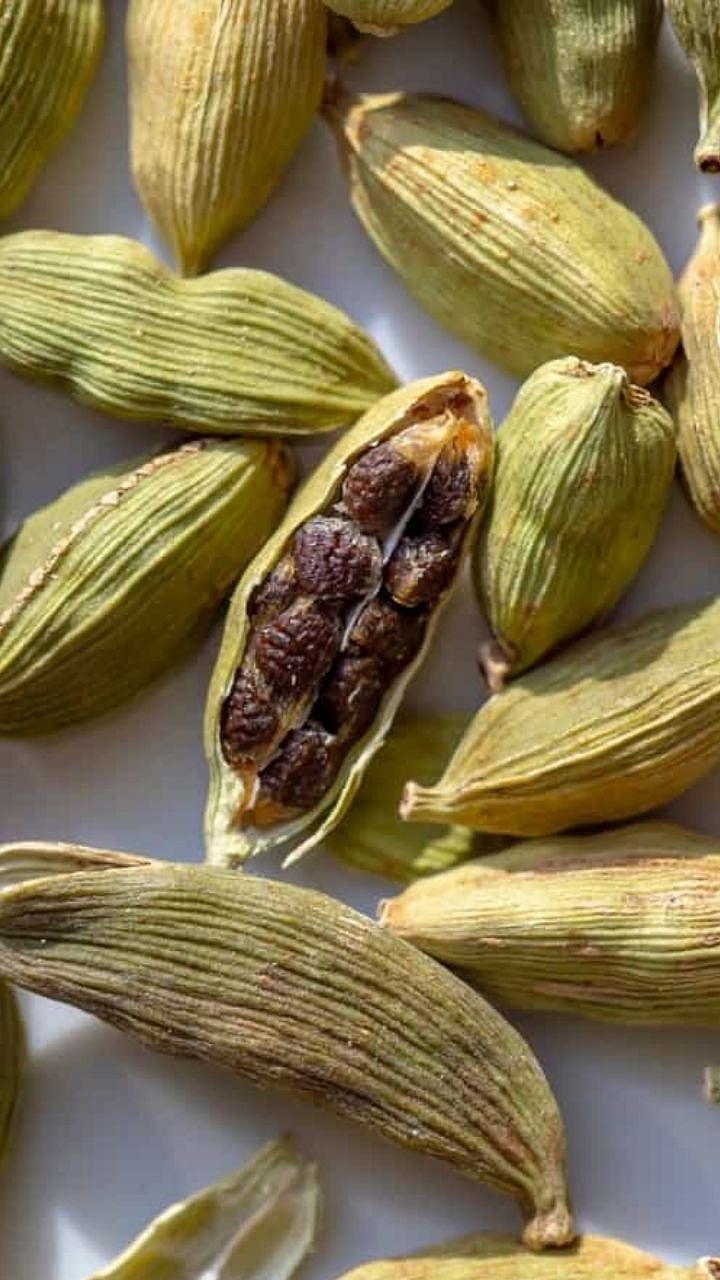 Cardamom Health : रोज झोपण्यापूर्वी एक वेलदोडे खा अन् पाहा कमाल|one ...