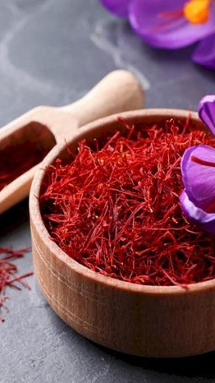 Eating Saffron Daily । केसरचे आरोग्यासाठी अनोखे फायदेशीर, आरोग्यवर्धक ...