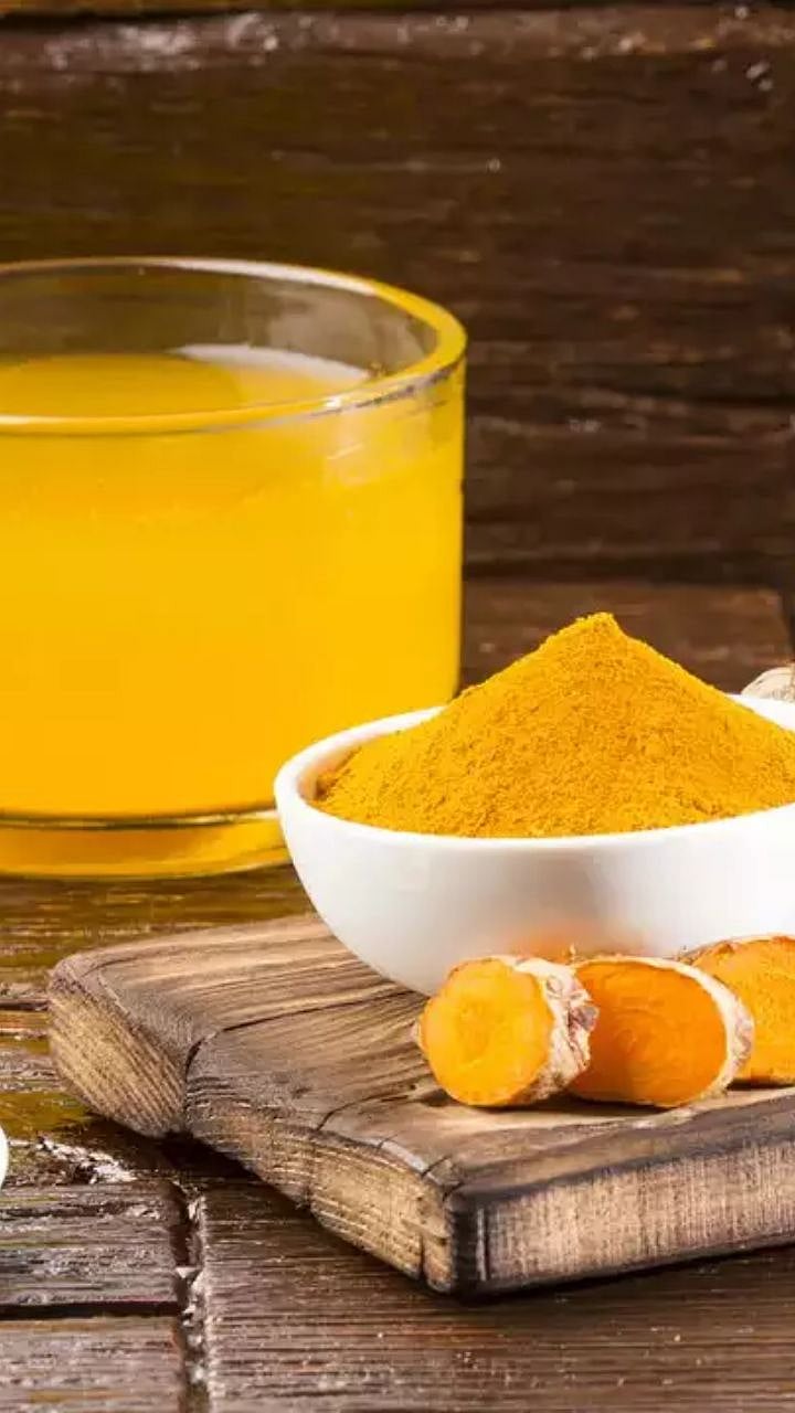 Turmeric Water : उन्हाळ्यात सकाळी हळदीचे पाणी पिण्याचे आरोग्यदायी फायदे ...