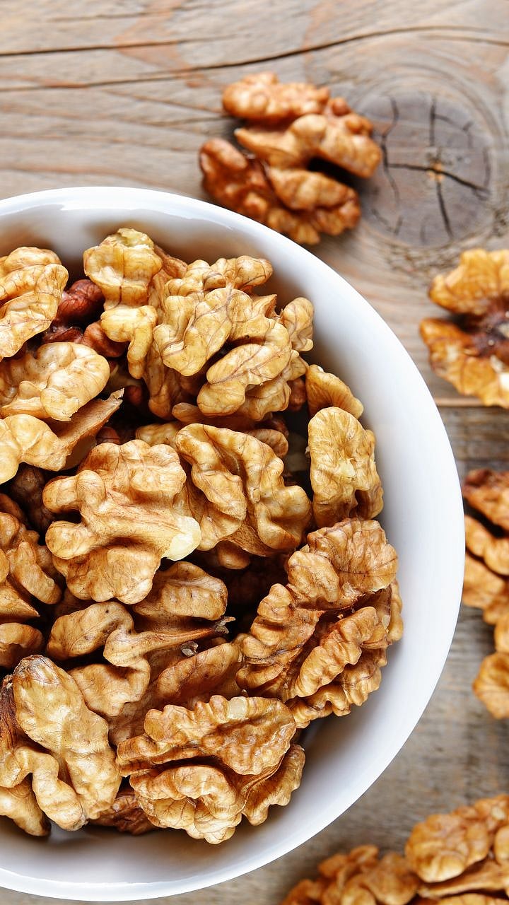 Walnut Benefits : पोषक तत्त्वांनीयुक्त अक्रोड खाण्याचे फायदे|Top Health ...
