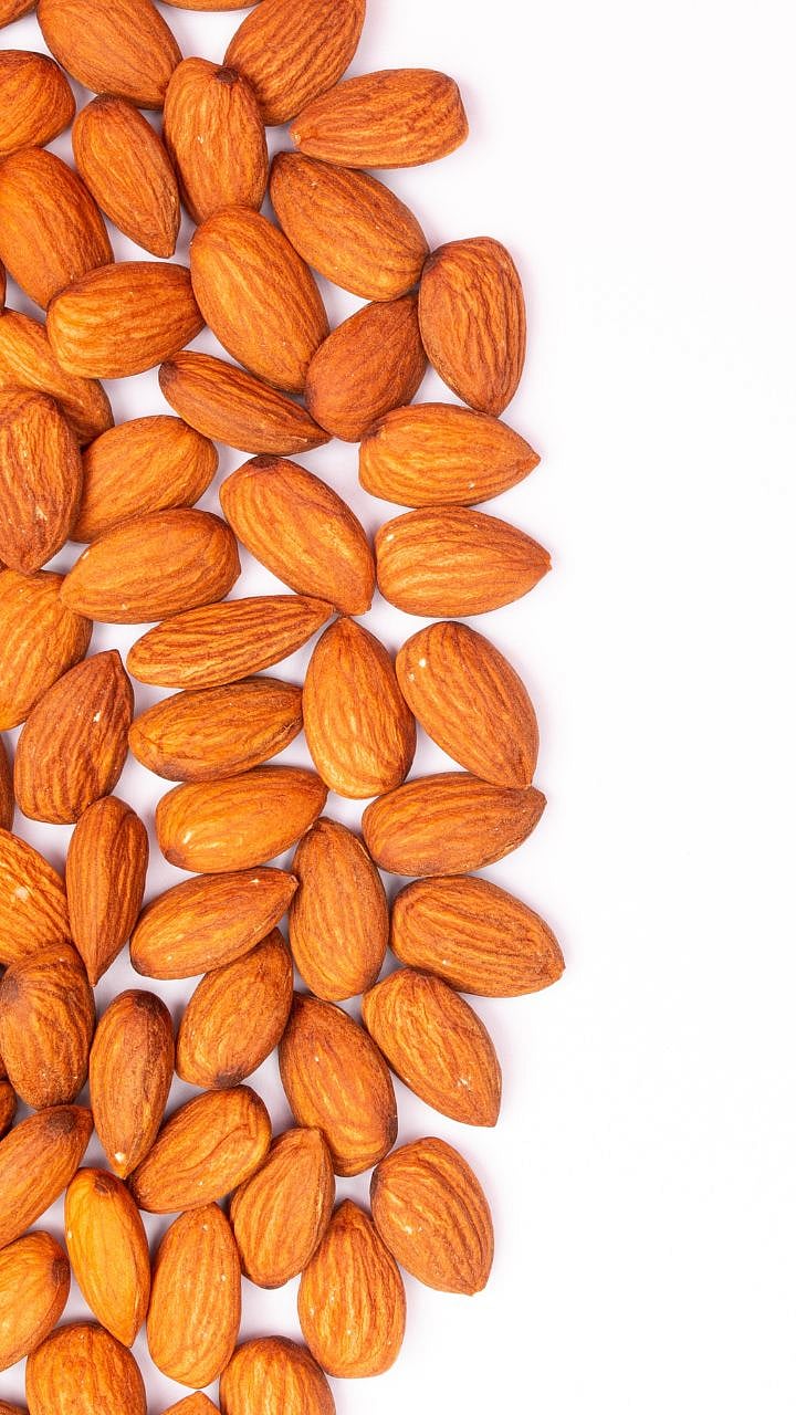 Eating Almonds । दररोज न चुकता बदाम खाल्ल्याने काय होत? । Boost Memory ...