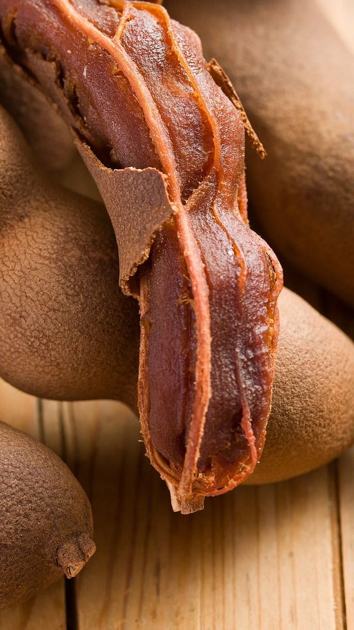 Tamarind Eating : चिंचेचा गोळा खा अन् पाहा कमाल|There are many benefits ...