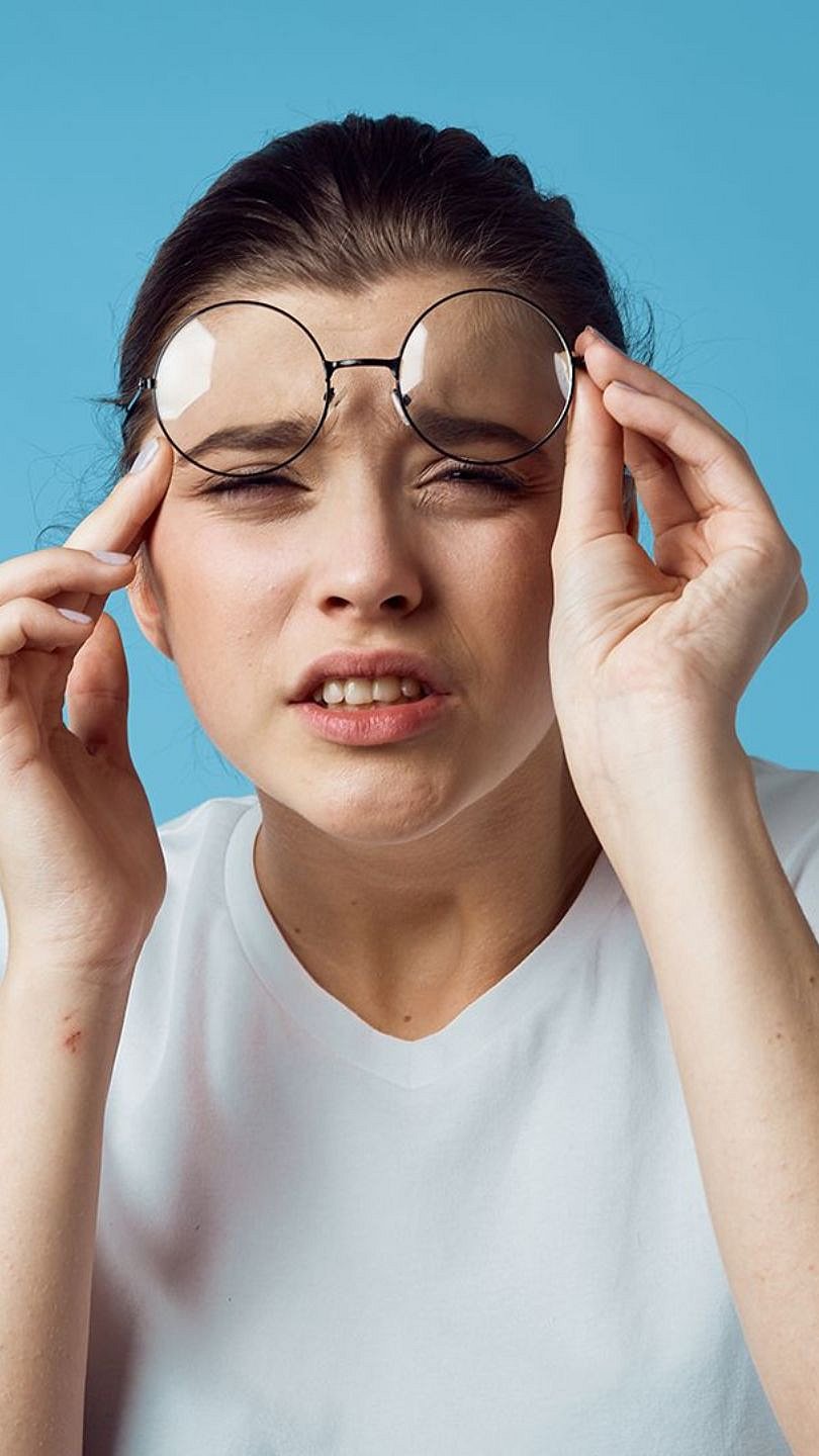 Weak Eyesight । वेळेत ओळखा नजर कमजोर होण्याची लक्षणे । Poor Vision? Don ...
