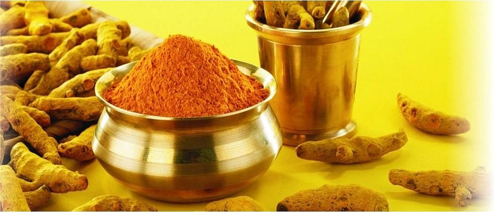 आरोग्यदायी हळद मिश्रित दूध