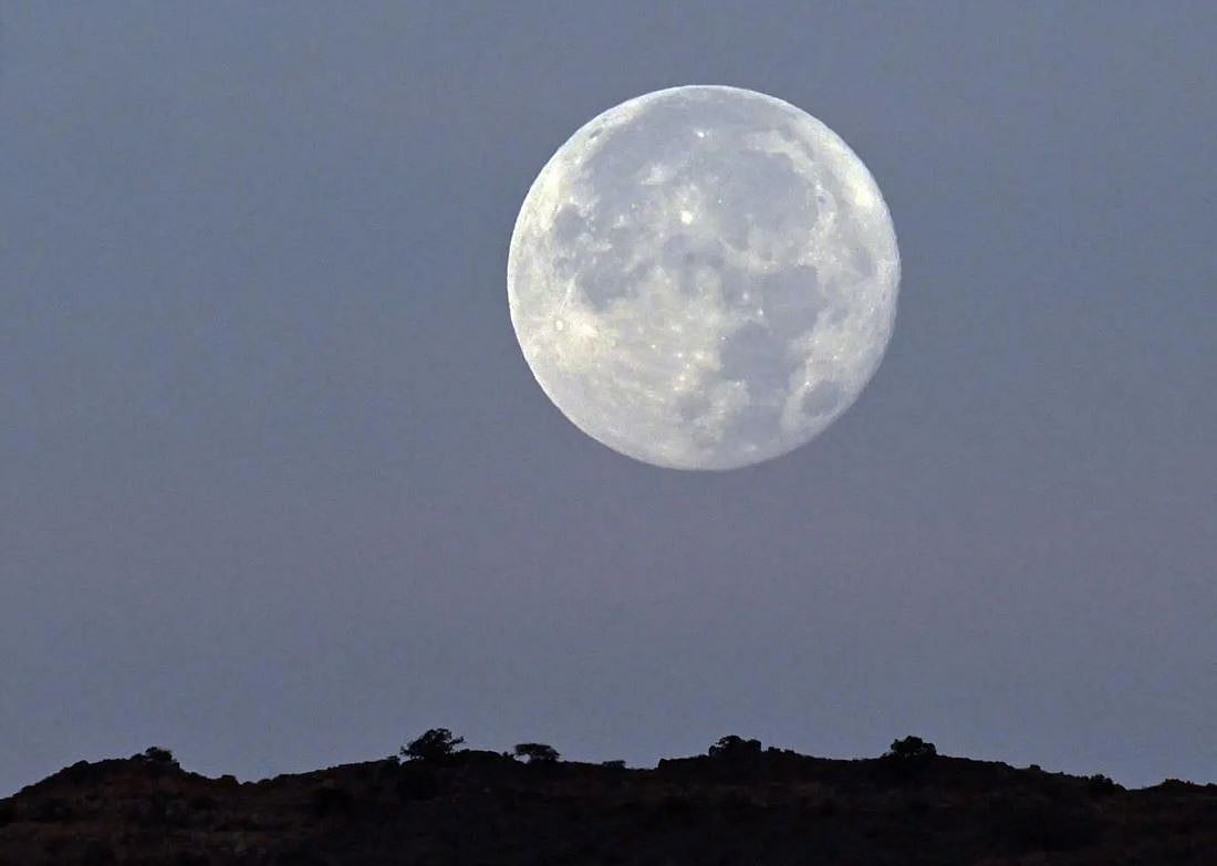 Blue Moon Illuminates Skies Across Arab World