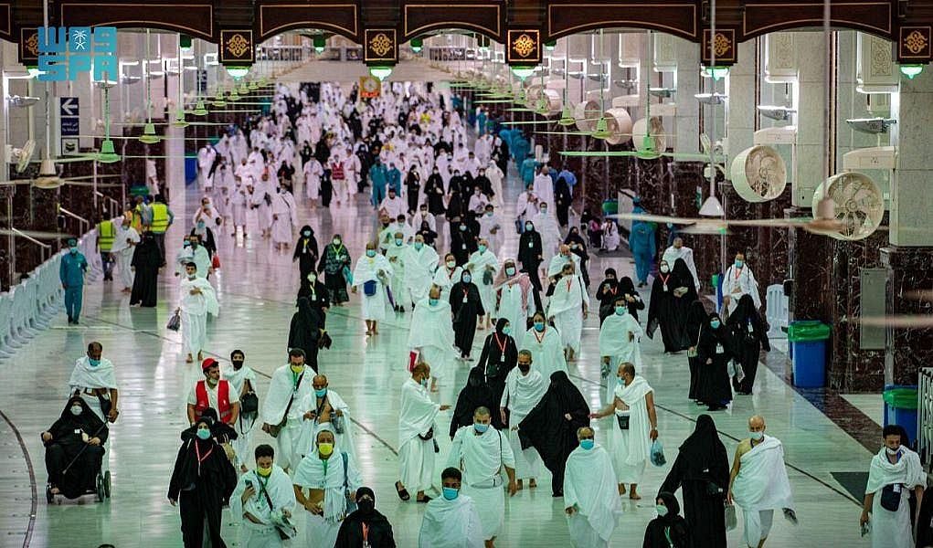 In photos: Pilgrims Continue to Arrive at Grand Holy Mosque amid ...