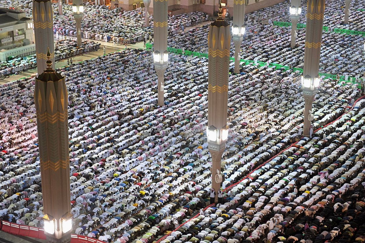 جدول صلاة التراويح في الحرم المكي والمسجد النبوي خلال العشر الأوائل في