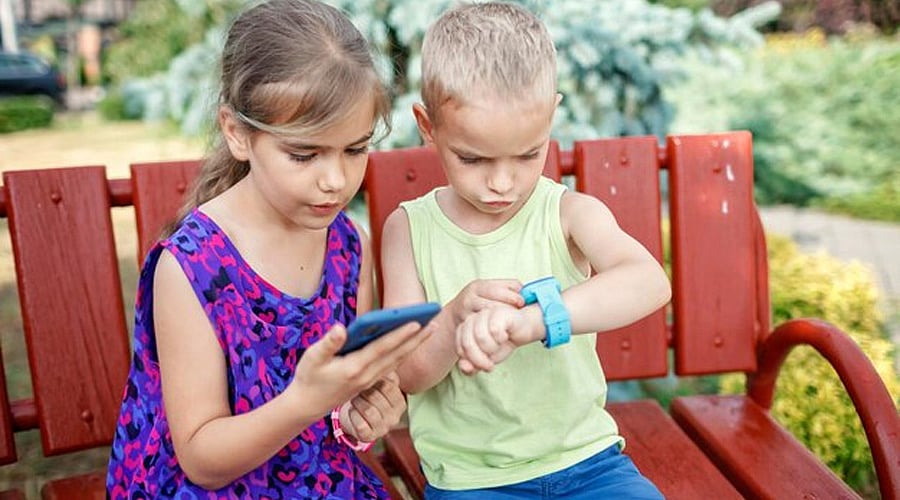 Why Are Parents Choosing GPS Wearables Over Smartphones for Kids?