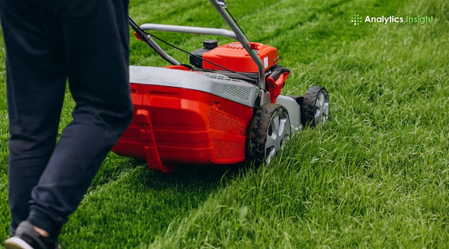 Top Self-Propelled Lawn Mowers to Consider in 2025