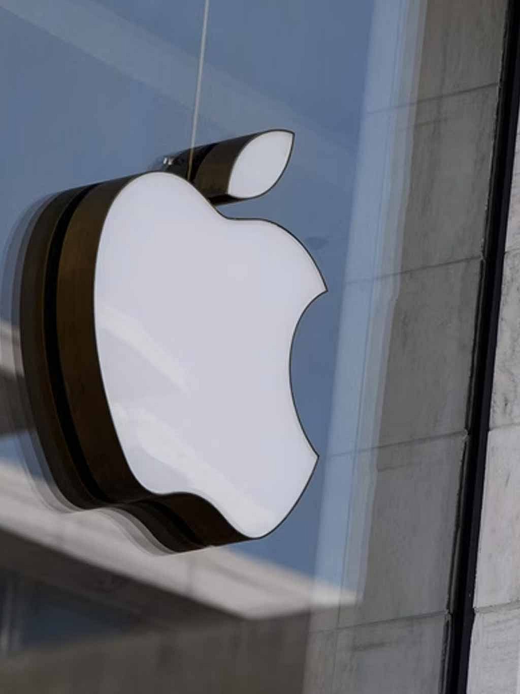 Apple Joins AI Race, Developing AI Chips for Data Centres