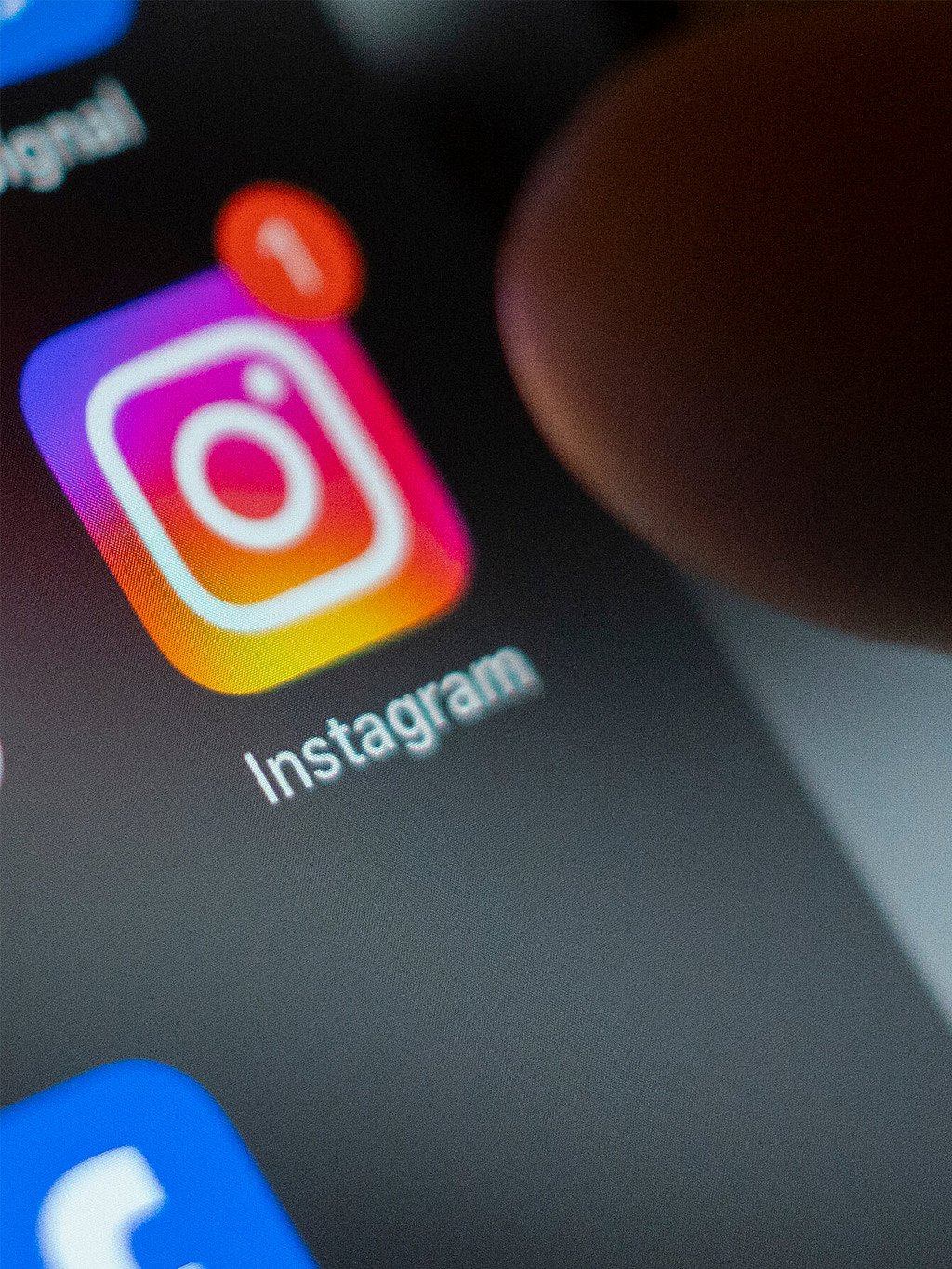 Facebook, Instagram Respond to Criticism with New 'AI Info' Feature