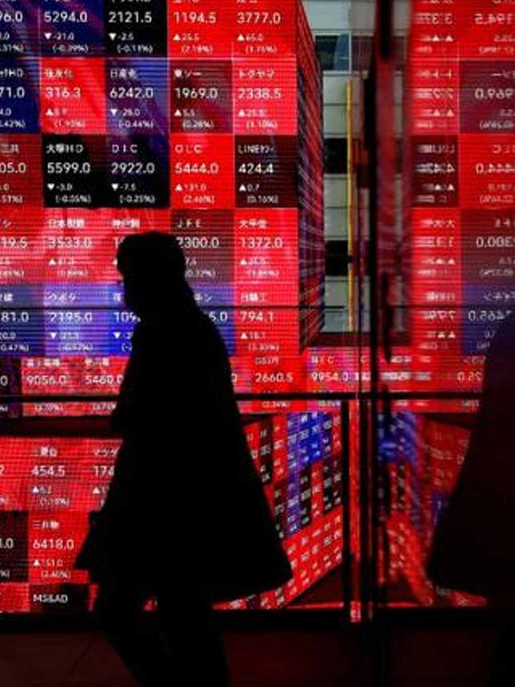 IT Stocks Edge Higher