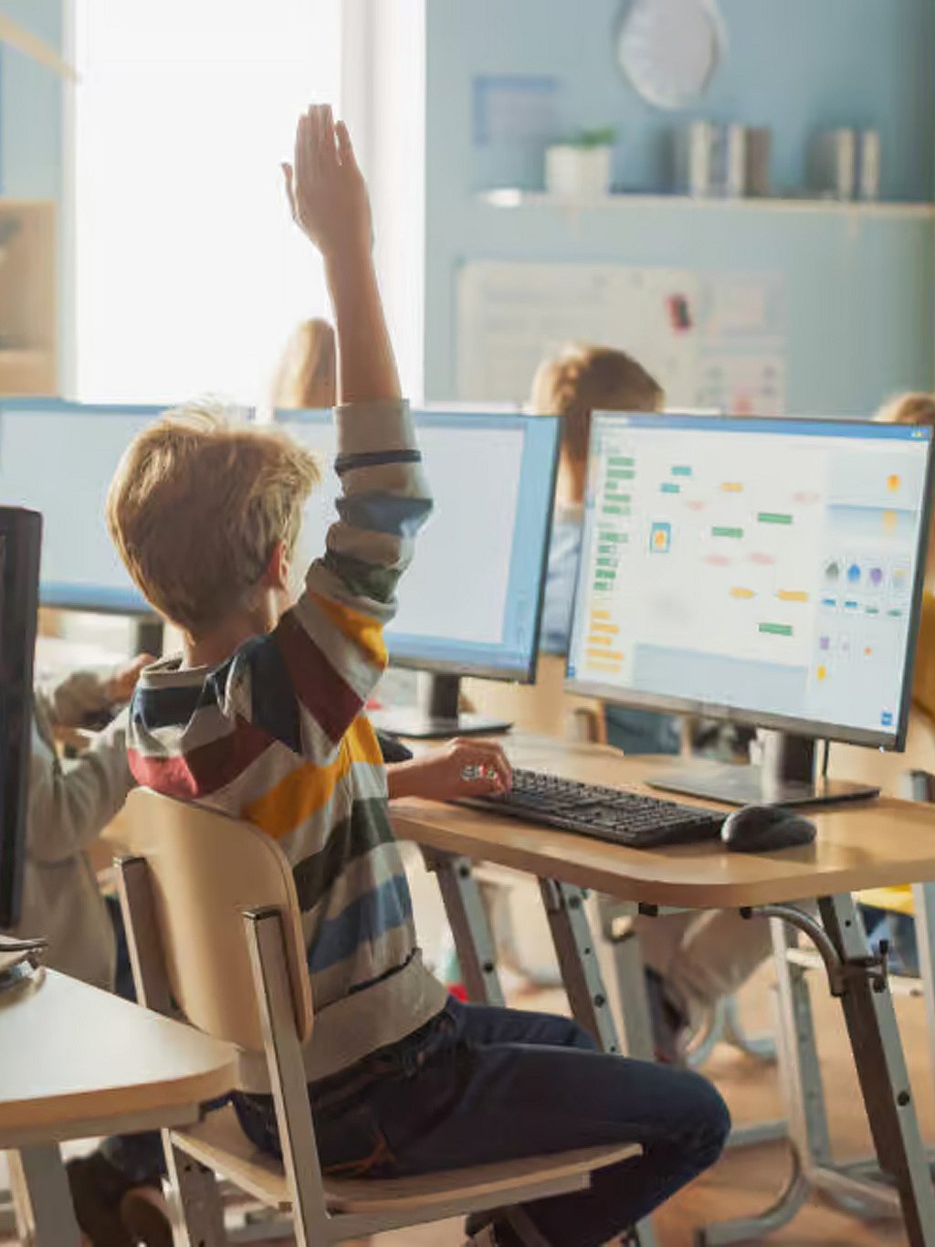 How AI Helps Educators to Improve Learning