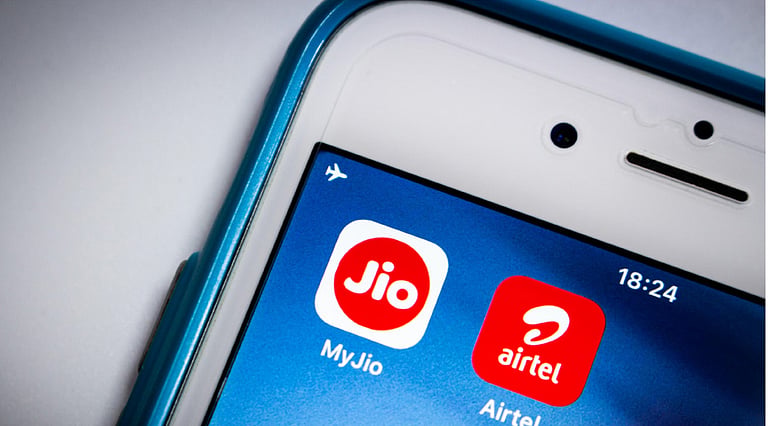 Jio vs Airtel: Who offers Best Data Recharge Plans?