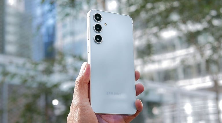 Best Super AMOLED Display Smartphones Ft. Samsung, Realme & More