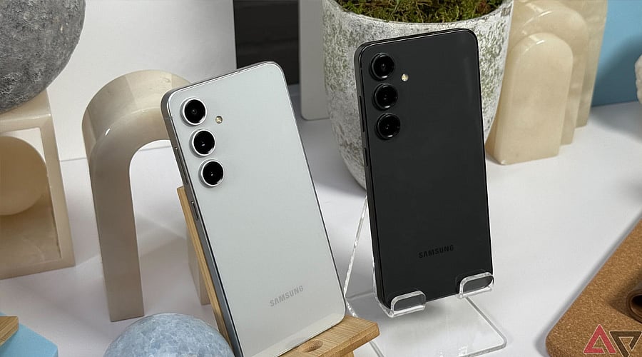 Best Super AMOLED Display Smartphones Ft. Samsung, Realme & More