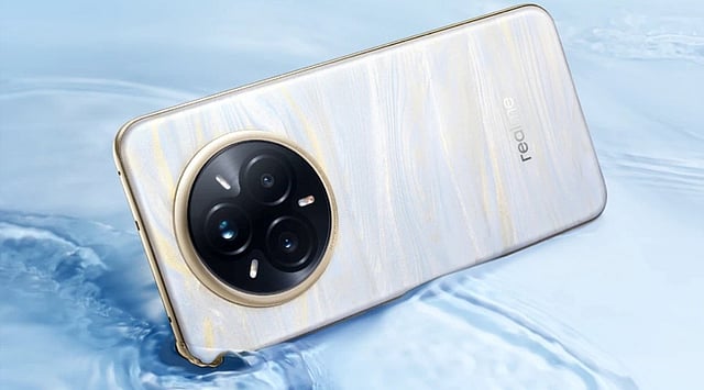 Best Super AMOLED Display Smartphones Ft. Samsung, Realme & More