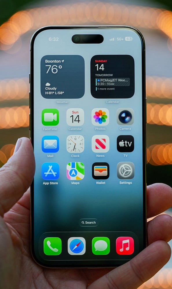 Why iOS Feels “Smooth” Even With Smaller Batteries