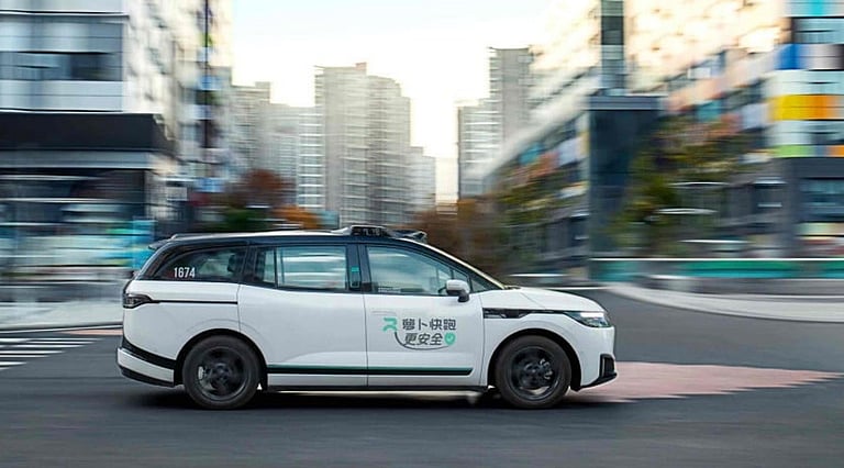UAE Set for Driverless Taxis & Autonomous Transport Roll Out