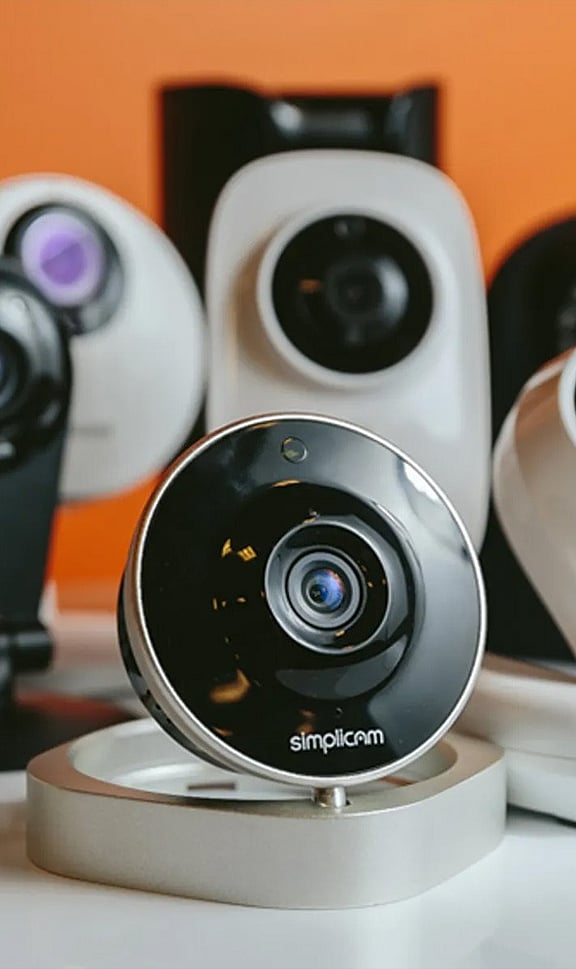 Top Indoor Security Cameras That Work Without WiFi in 2025
