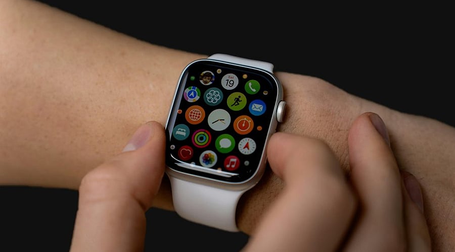 Apple Watch vs Galaxy Watch: Which Is Better in 2026?