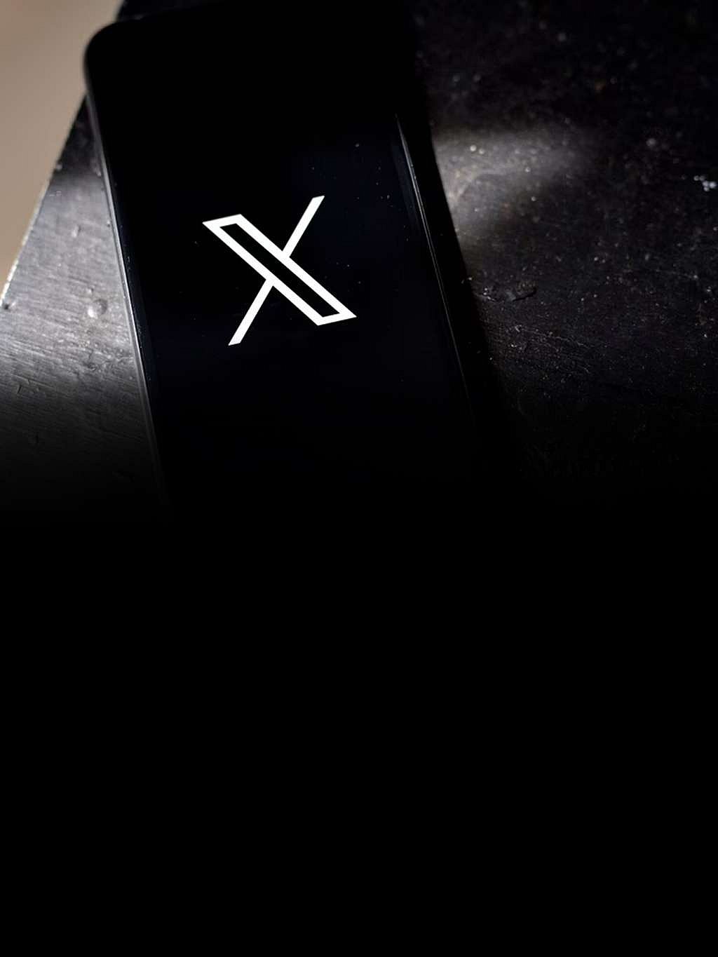 Elon Musk Changes Twitter Logo Again