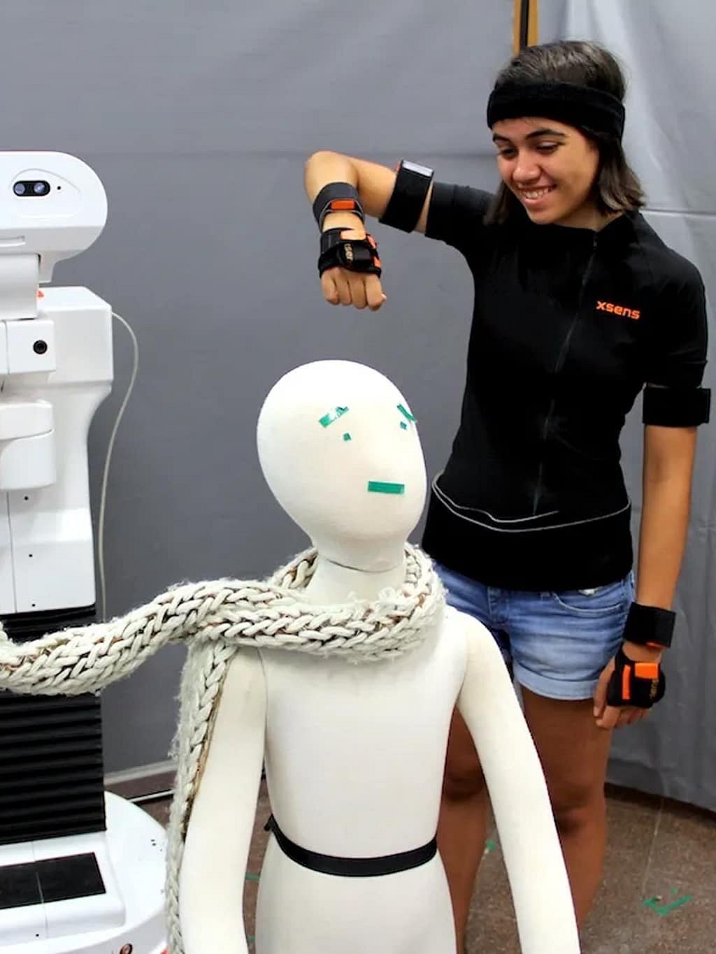AI Teaches Robots Full-Body Manipulation