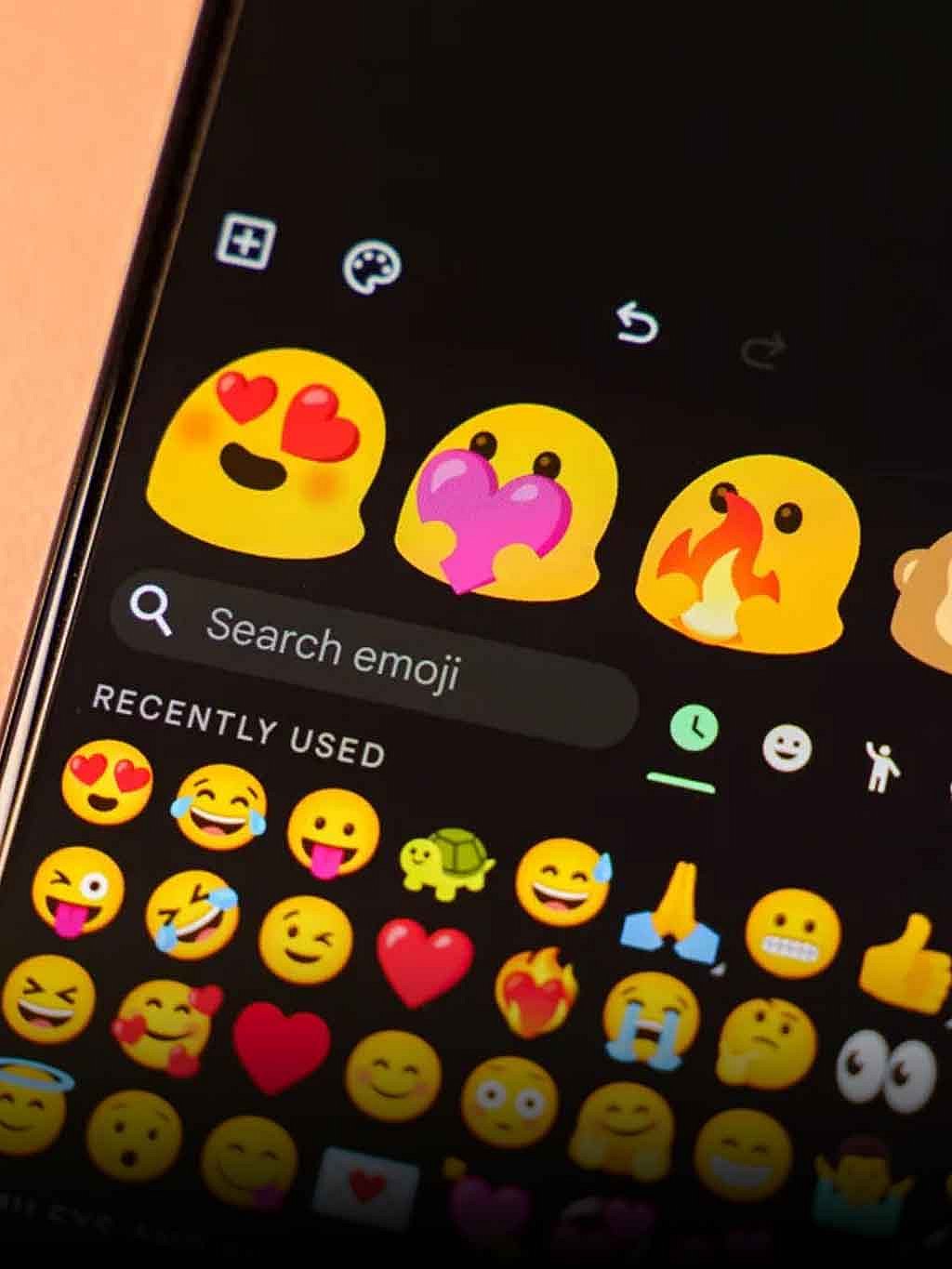 Google Brings Emoji Kitchen to Web and iOS Search