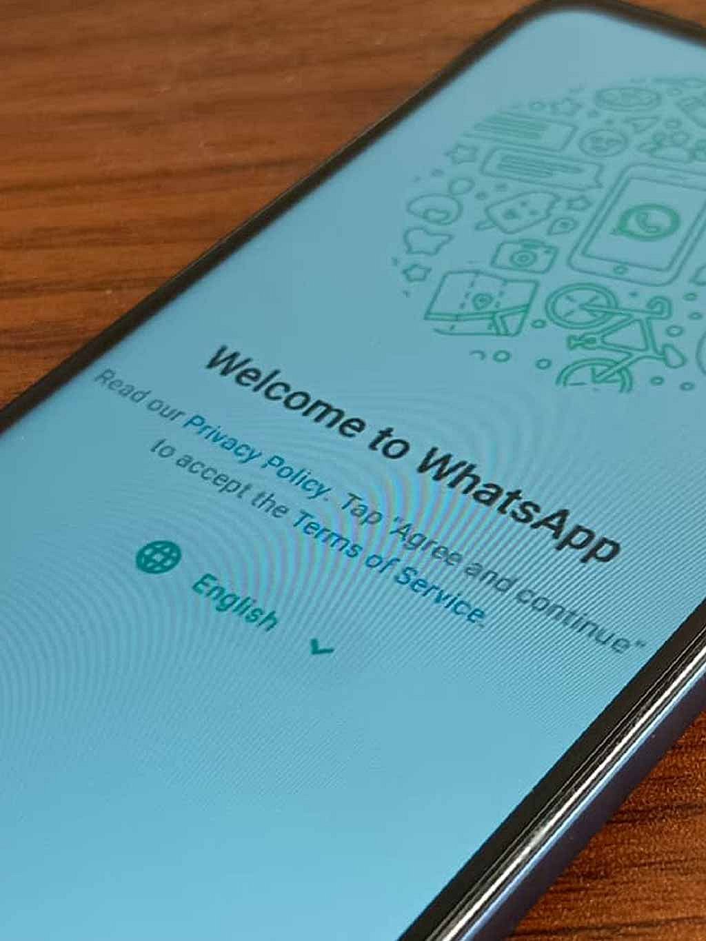 WhatsApp Web Gets a Dark Mode and Sidebar Makeover