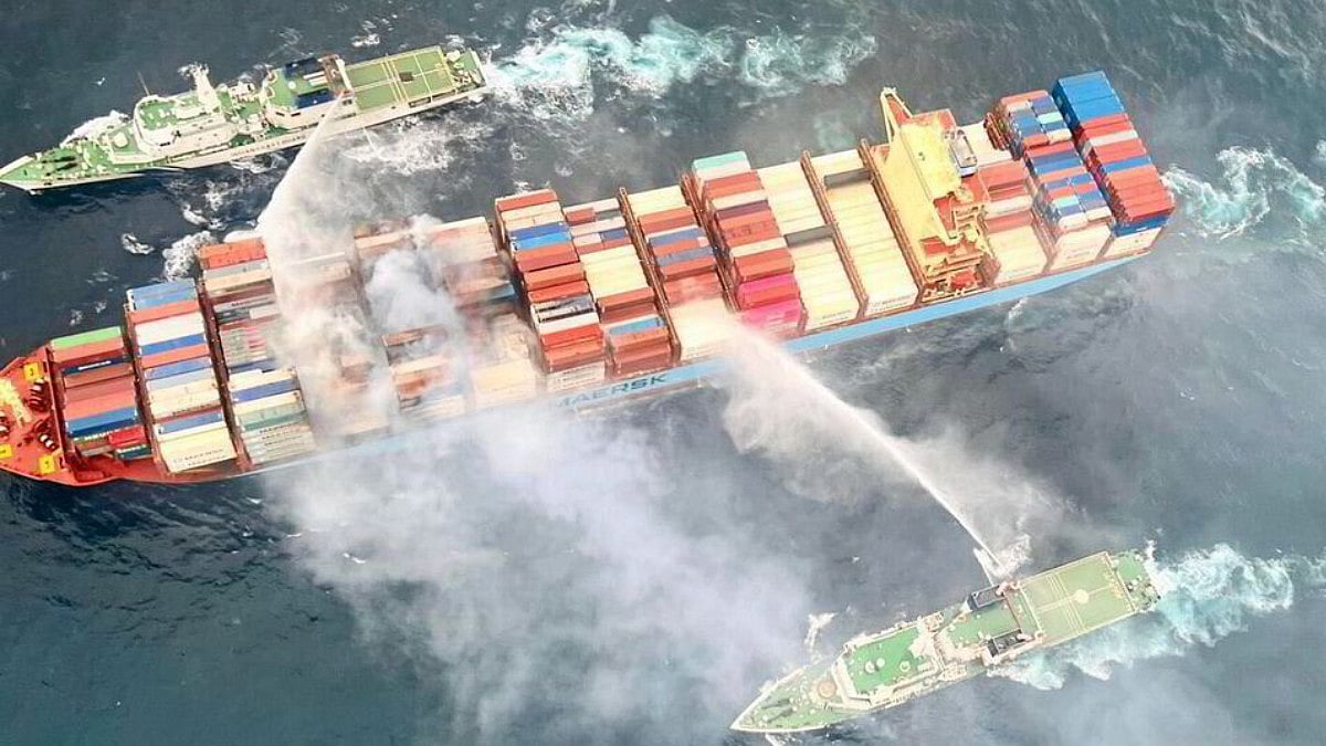 One Killed in Maersk Frankfurt Containership Explosion in Arabian Sea
