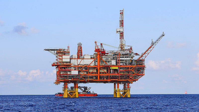 China sets new records in refinery throughput and crude output in 2025