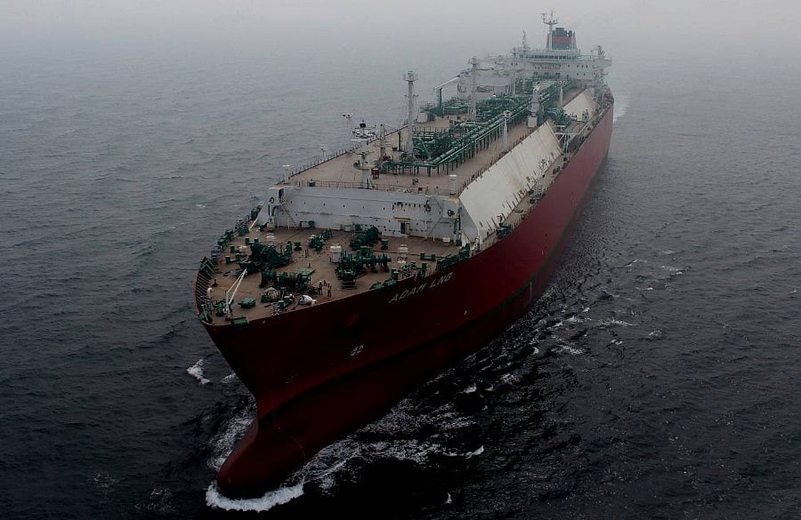 Asia LNG spot prices gain on colder Europe weather, Russian strikes